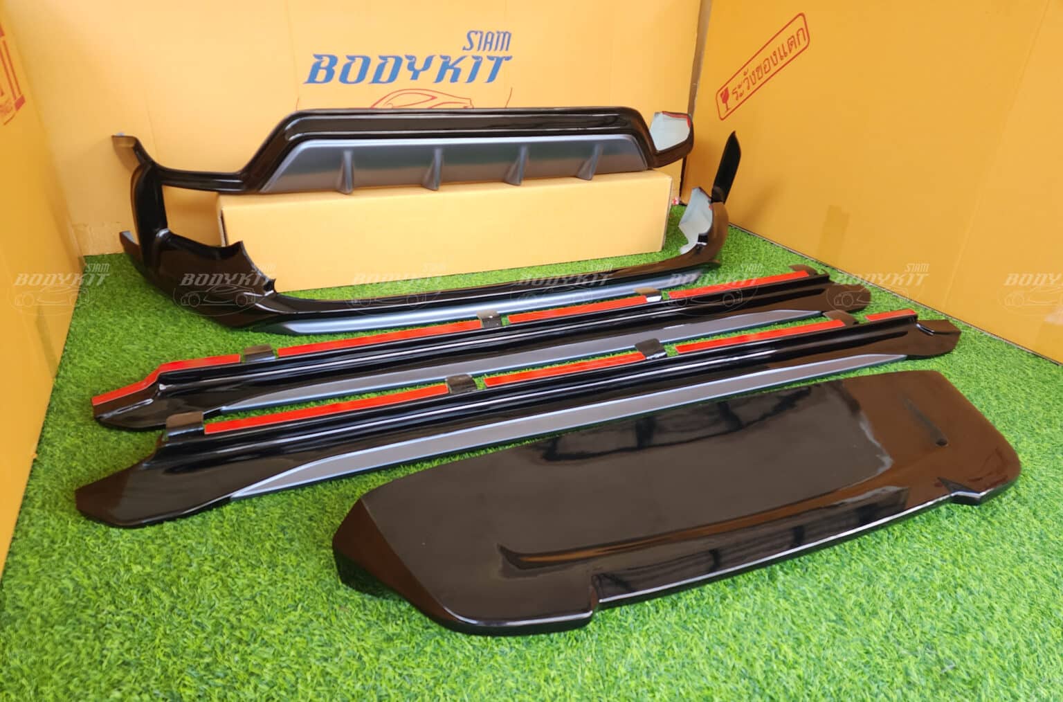 Set 5 PCS Bodykit for Toyota Corolla Cross (GLOSSY BLACK WITH GRAPHITE ...