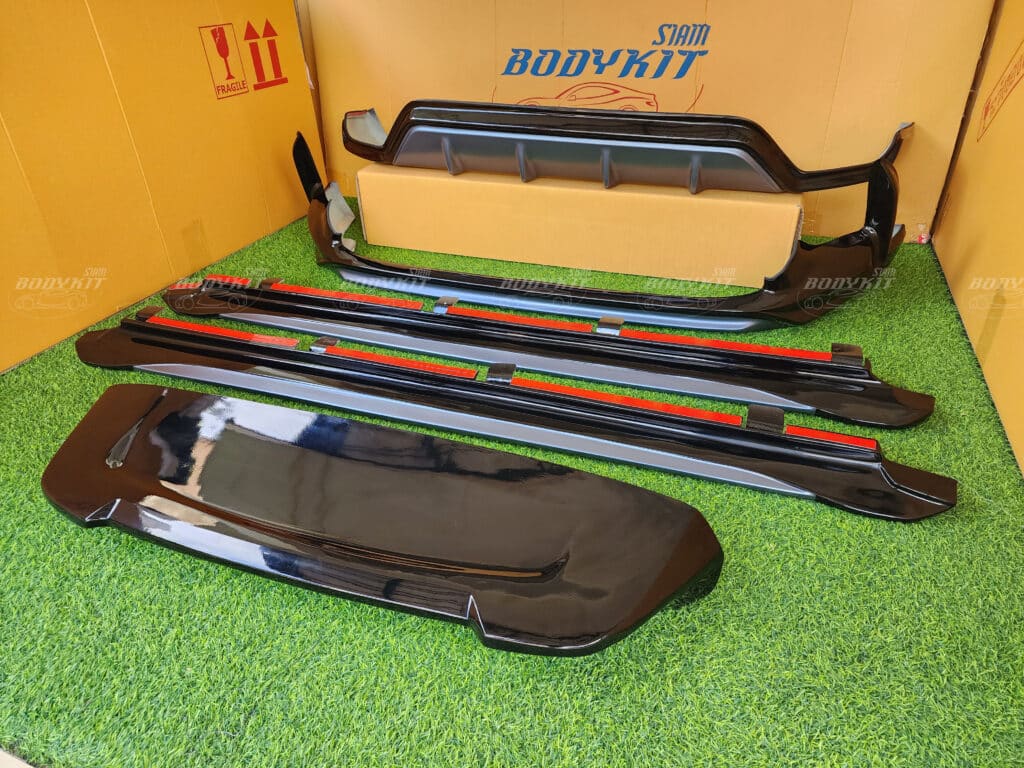 Set 5 PCS Bodykit for Toyota Corolla Cross (GLOSSY BLACK WITH GRAPHITE ...