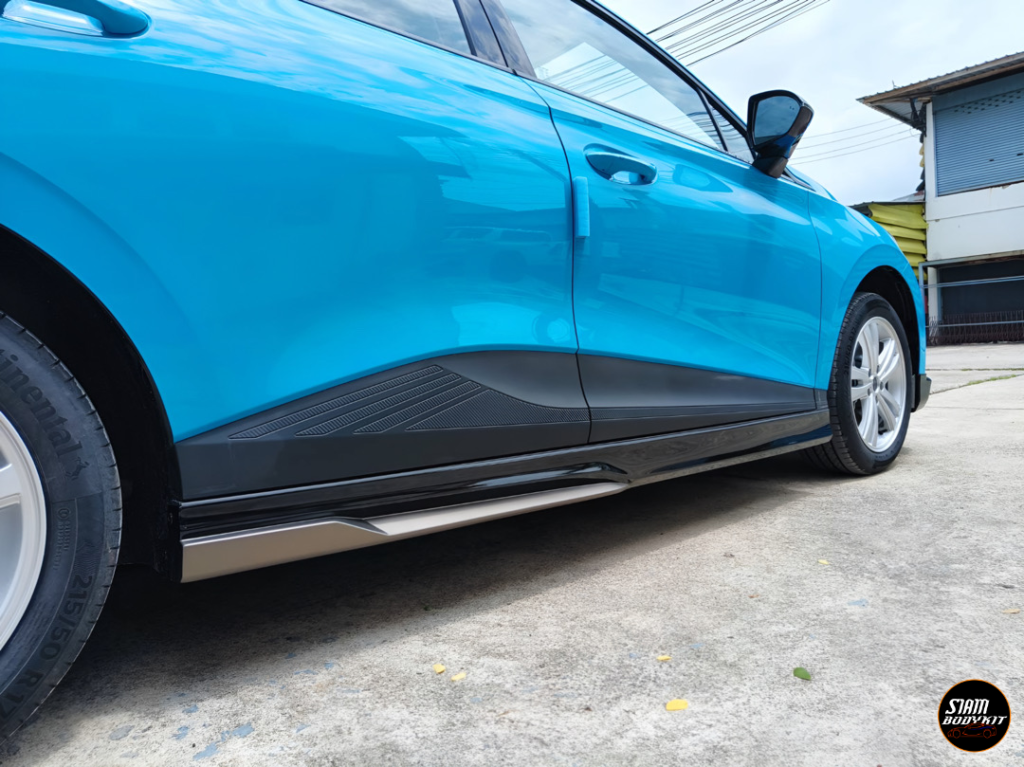 XTHEME Body kit for MG4 (GLOSSY BLACK WITH DARK GOLD LINE) - SIAM BODYKIT