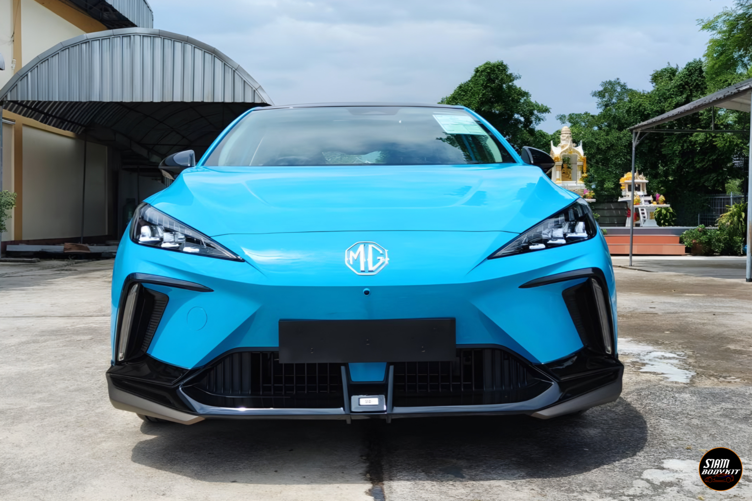 XTHEME Body kit for MG4 (GLOSSY BLACK WITH DARK GOLD LINE) - SIAM BODYKIT